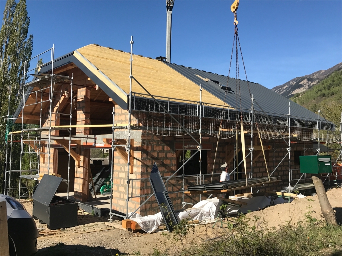 Charpente et couverture d'une maison individuelle à St André d'Embrun ...